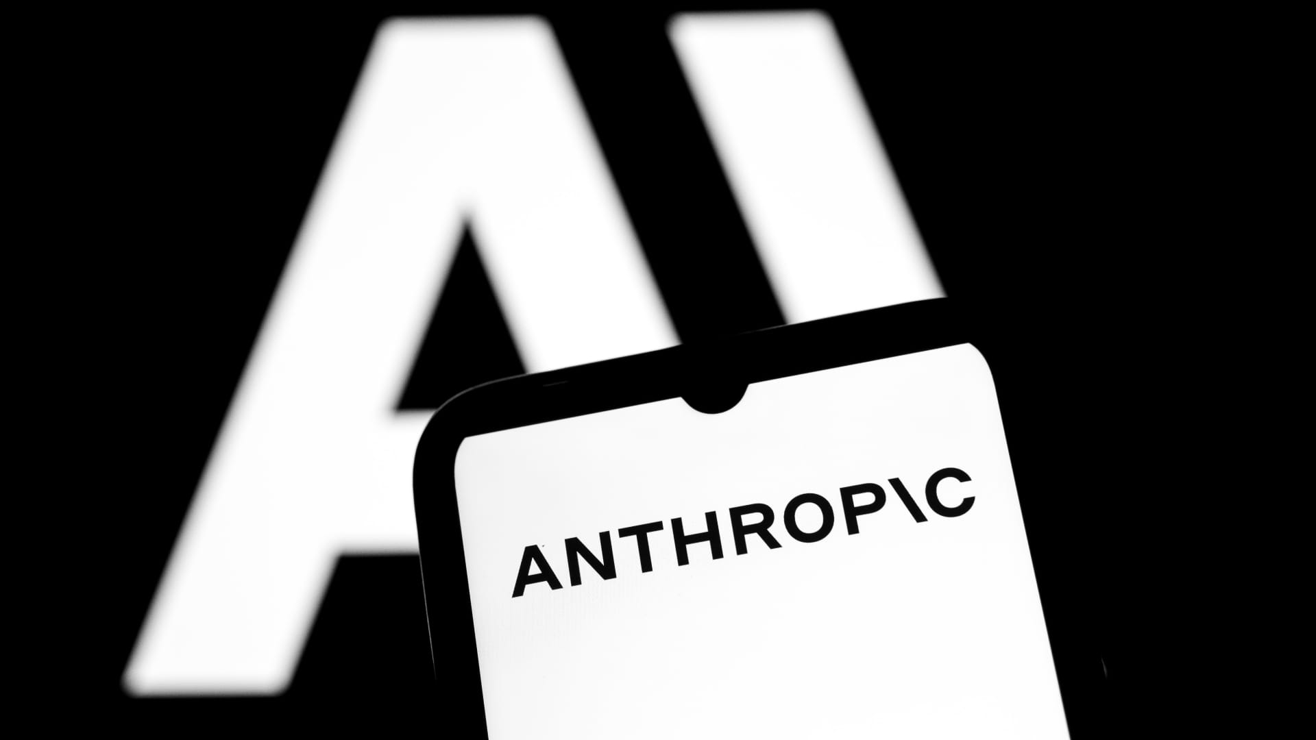 title.Anthropic Said to Plan Huge IPO to Compete With OpenAI, FT ...